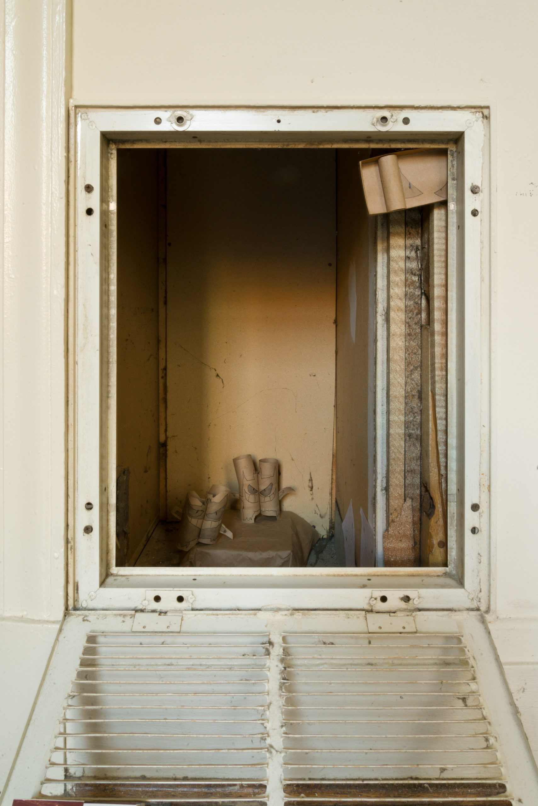 ‘How To Deal, Together’ — Michael Bussell at Vent Space, Baltimore – OFLUXO